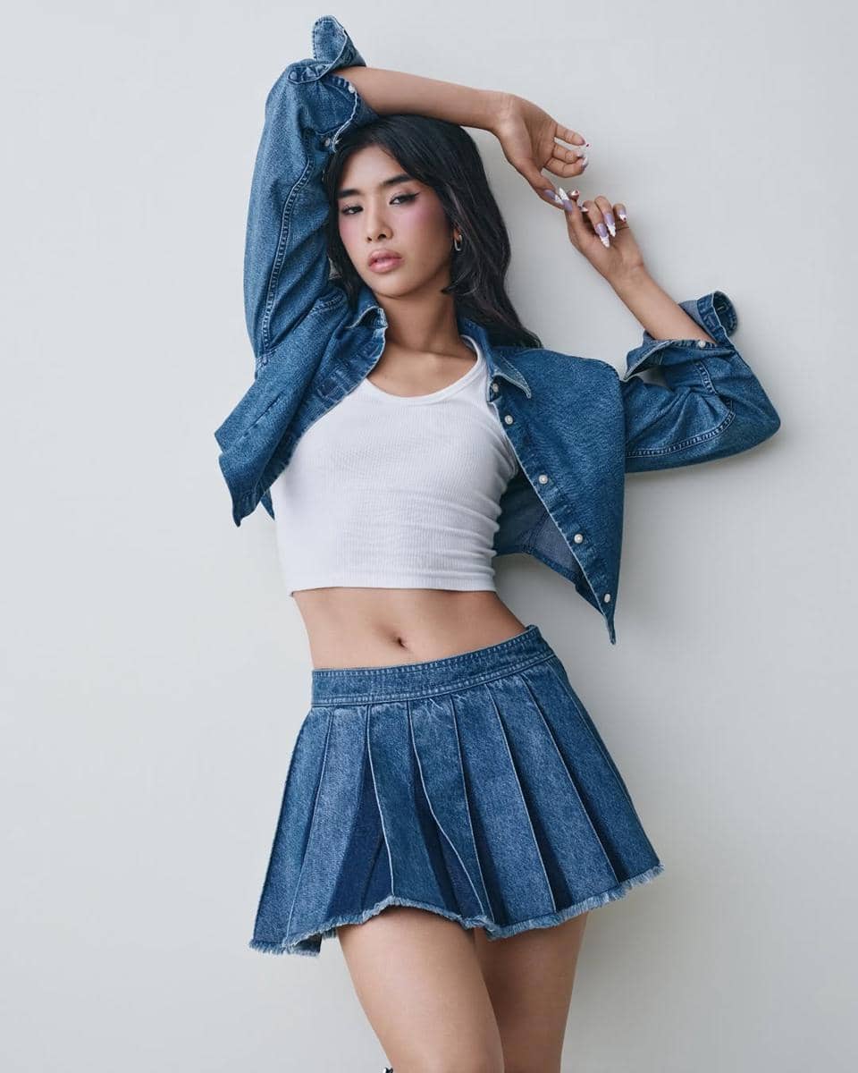 Gap Rilis Kampanye yang Viral Bareng KATSEYE 'Better in Denim' | Popbela.com