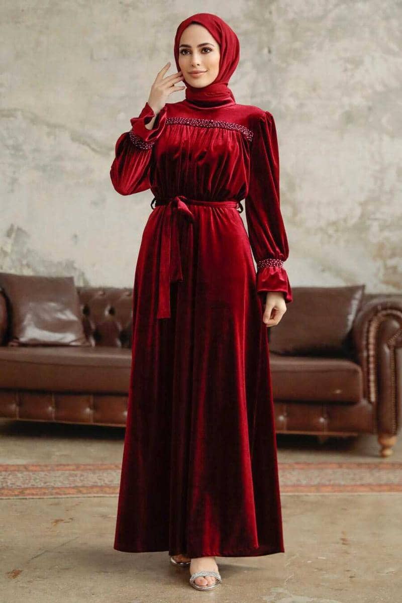 7 Referensi Model Gamis Bahan Velvet Polos dengan Warna Mewah | Popbela.com