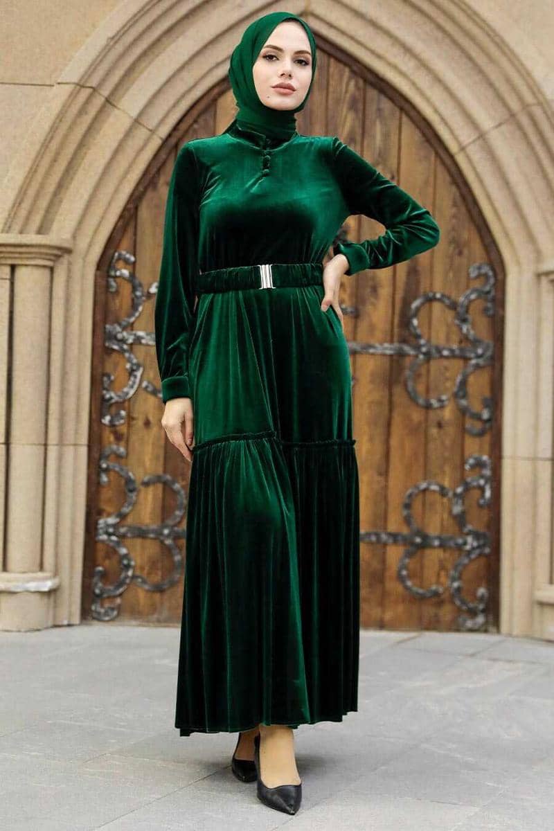 7 Referensi Model Gamis Bahan Velvet Polos dengan Warna Mewah | Popbela.com