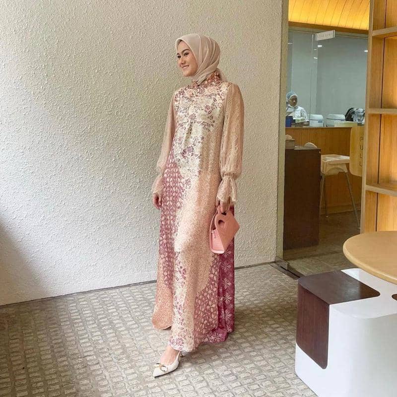 Model Gamis Batik Kombinasi Modern Terbaru 2025 | Popbela.com