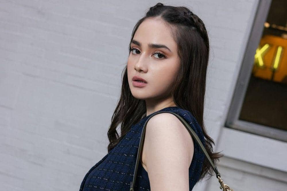 Deretan Eye Makeup Look a la Syifa Hadju, Glam hingga Colorful ...