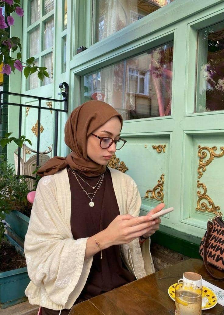 Warna Mahogany Cocok dengan Warna Apa? Ini 7 Inspirasinya | Popbela.com