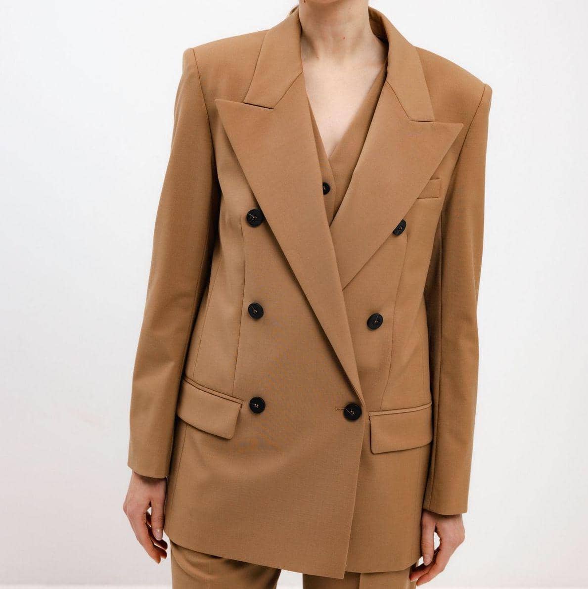 Rekomendasi Bahan Blazer Wanita untuk Tampilan Profesional | Popbela.com