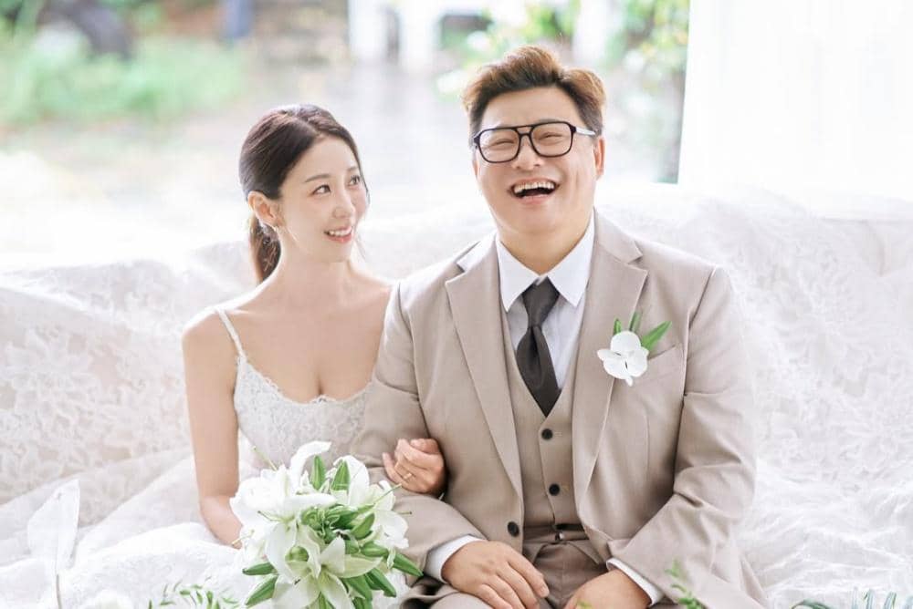 Beda 12 Tahun, Komedian Yoon Jung Soo Resmi Menikahi Won Jin Seo ...
