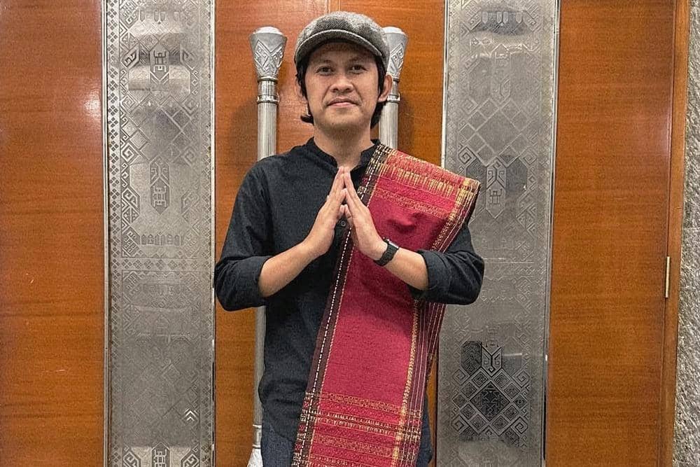 7 Fakta Keluarga Indra Jegel, Tumbuh dalam Lingkungan Agamis | Popbela.com