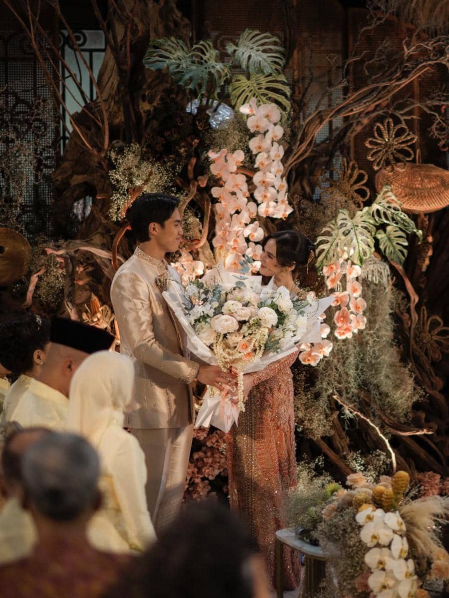 10 Potret Lamaran El Rumi dan Syifa Hadju, Intimate! | Popbela.com
