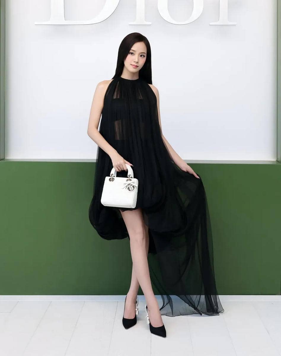 Taman Bunga dan Parisian Style ala Dior di Paris Fashion Week AW26 ...