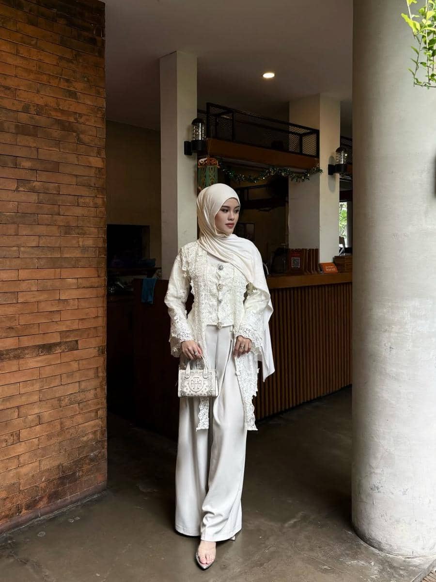 7 Rekomendasi Outfit Elegan untuk Lebaran dengan Tampilan Serba Putih ...