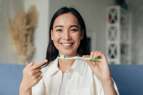 6 Kebiasaan yang Tanpa Disadari Bikin Gigi Tampak Kusam | Popbela.com