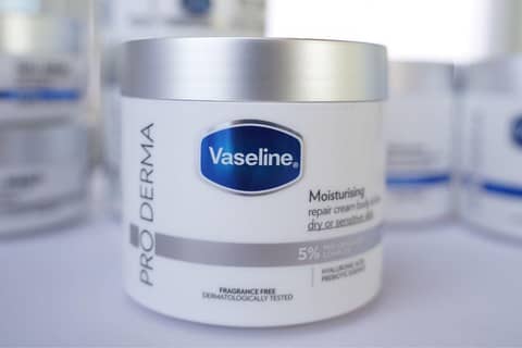 Vaseline Pro Derma Perkuat Skin Barrier Tubuh | Popbela.com