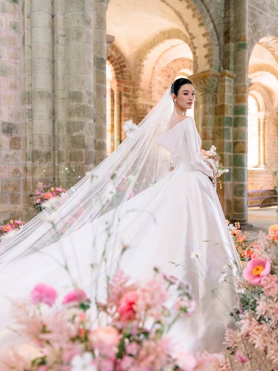 Gaya Bridal Look Ming Xi dengan Gaun Kustom Dior Haute Couture ...